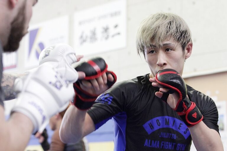 【Road to UFC 2025】プロ初黒星からの挑戦、吉田開威「フライ級では、僕は打撃でやりやすくなる」 | MMAのインタビューと試合 ...